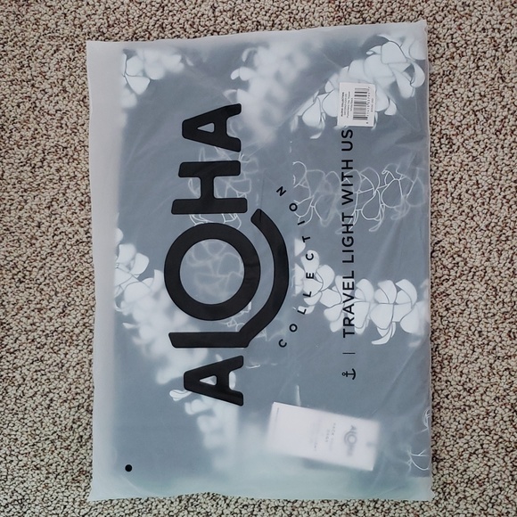 ALOHA Collection | Bags | Nwt Aloha Collection Puakenikeni Day Tripper ...